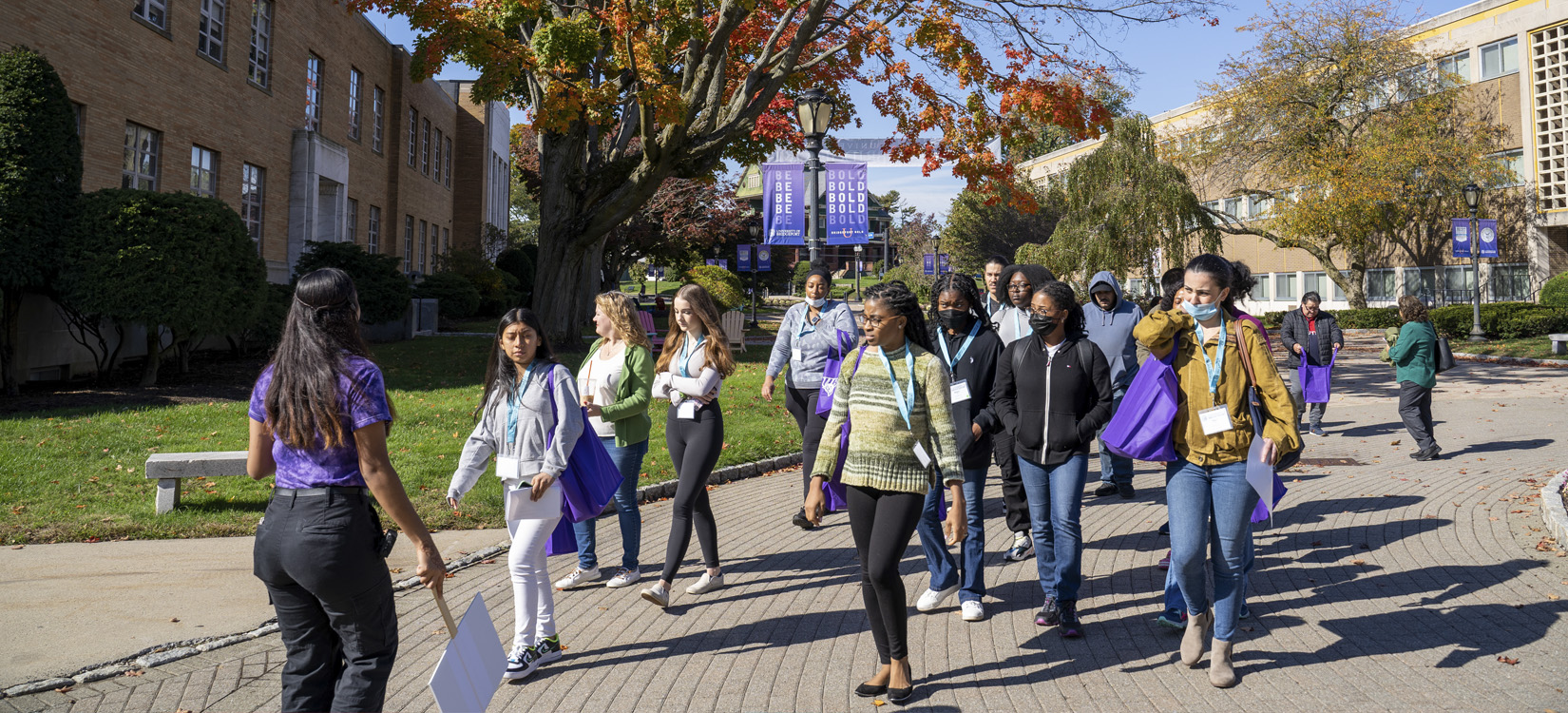 UniApplyNow signs with University of Bridgeport