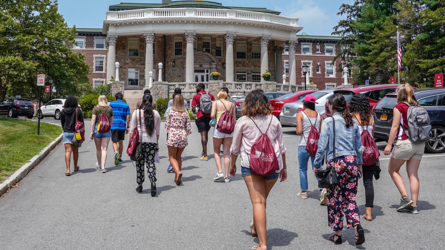 Why Students Choose Regis College - Blog | UniApplyNow